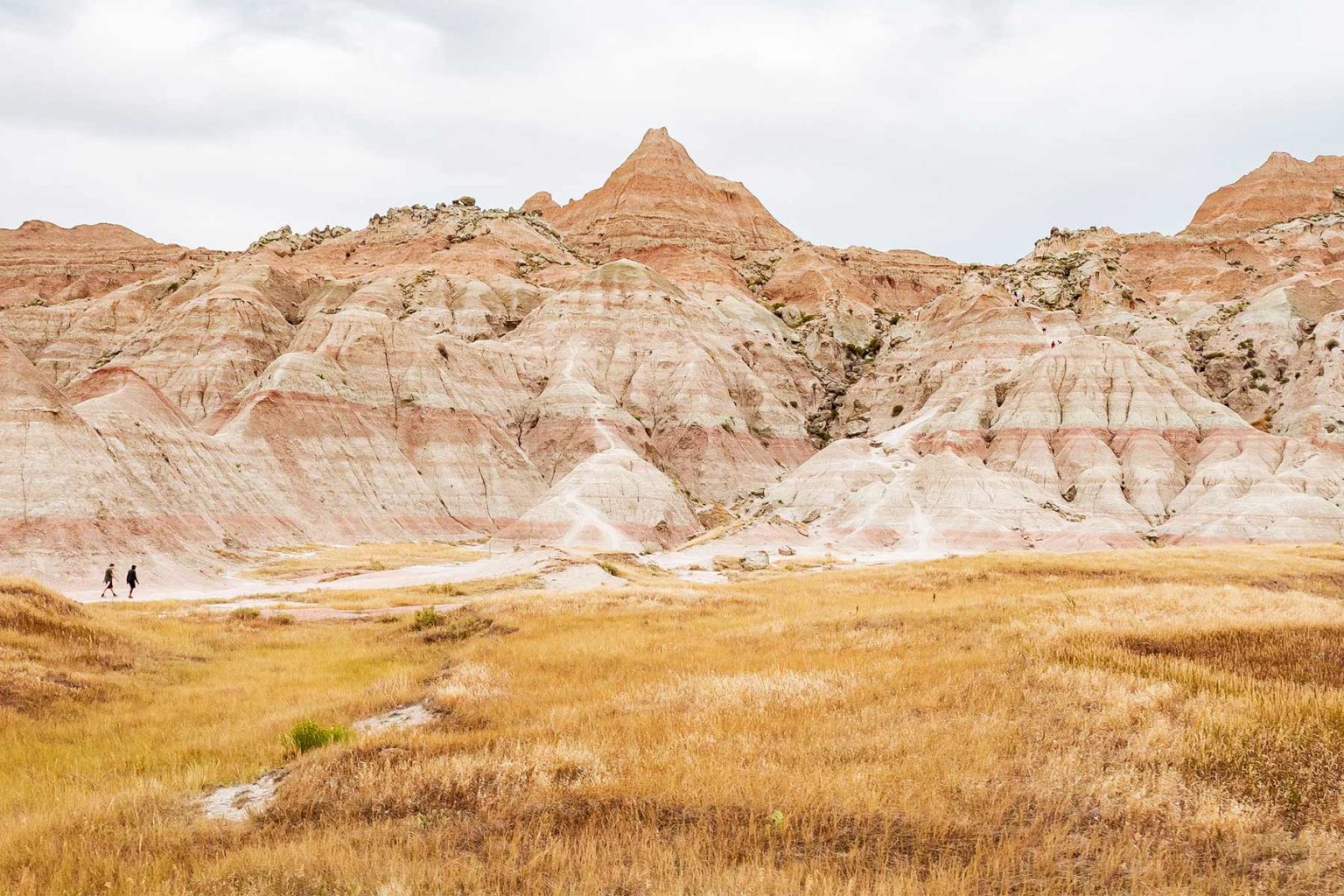 CASTLE TRAIL: Epic Hike in Badlands National Park (+ Photos)