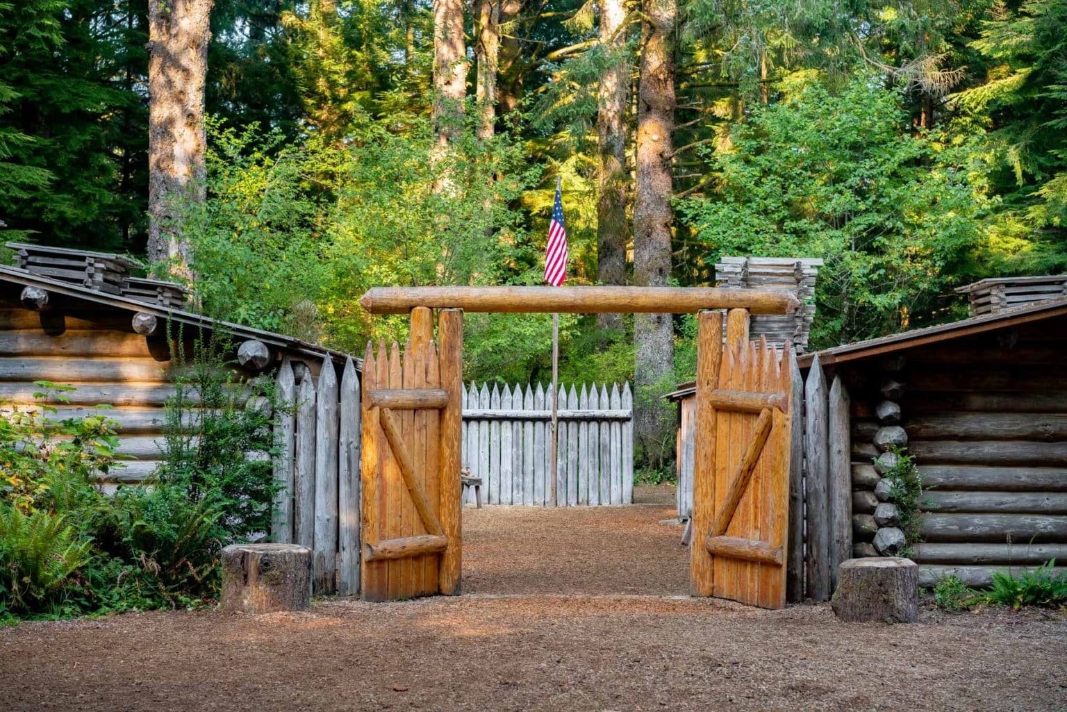 12 EPIC Oregon National Parks & Monuments to Visit (Guide)