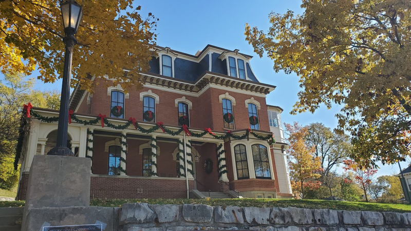 15 MUST-SEE Iowa Landmarks (Expert Guide + Photos)