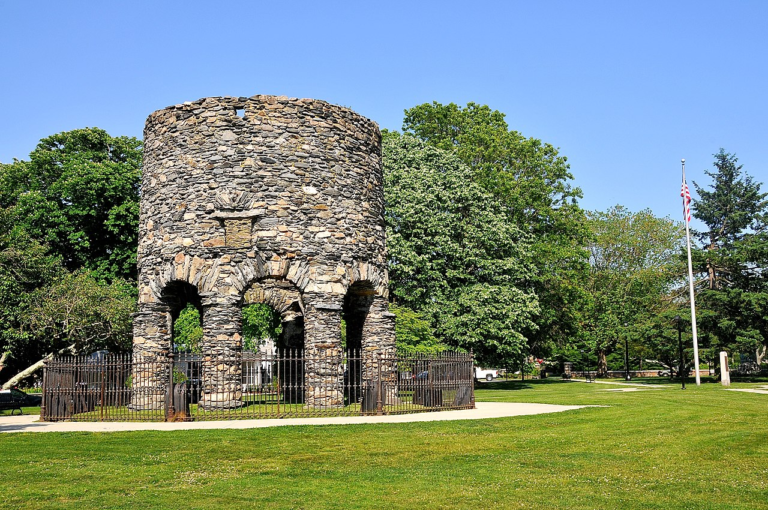 10 MUST-SEE Historic Sites In Rhode Island (Guide + Photos)